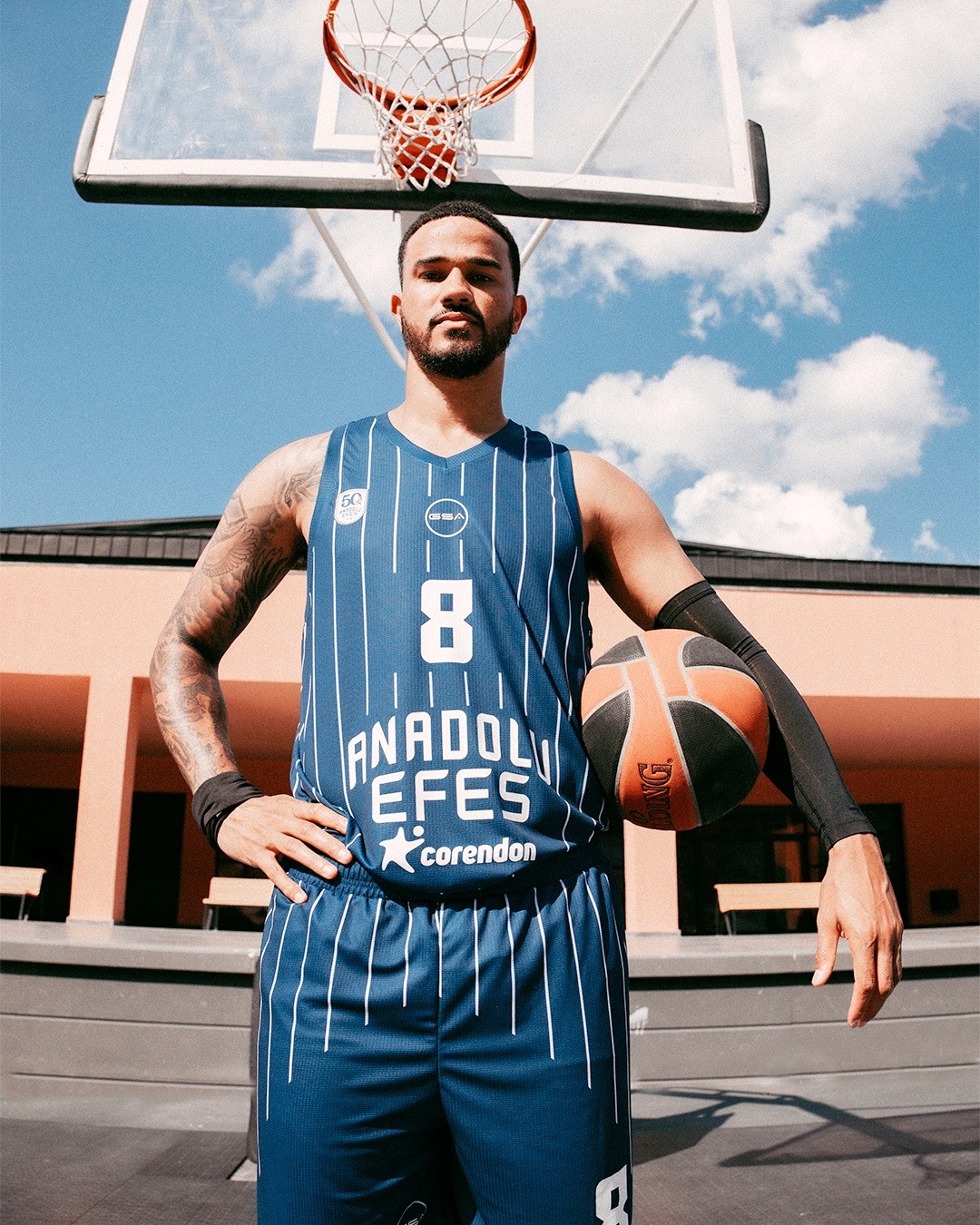 Anadolu Efes 2025-2026 主场球衣