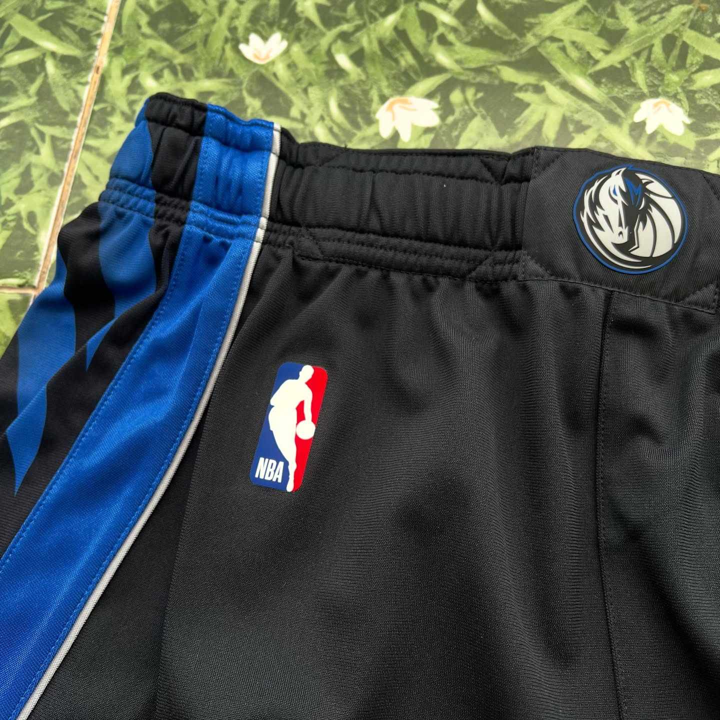 Nuove foto trapelate: ecco come sarà la maglia dei Dallas Mavericks per ...